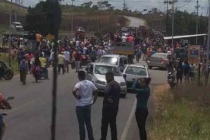Indios pemones se alzaron y emboscaron a un pelotón de la GNB (Videos)