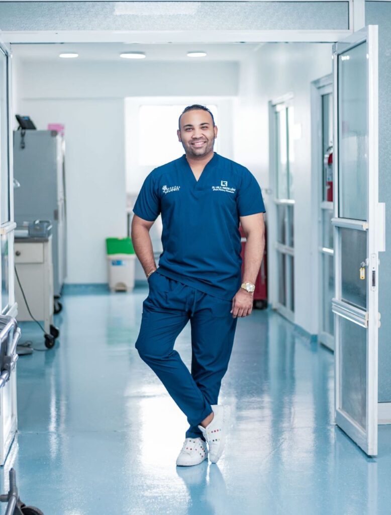 Doctor Luis Fuentes un cirujano plástico que transforma vidas