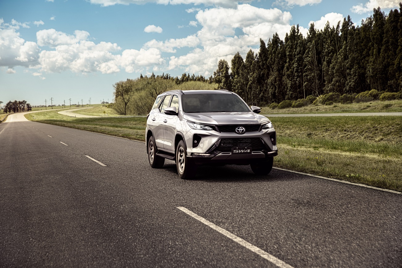 Hilux 2TR y Fortuner SW4 de Toyota están en Venezuela y estos son sus ...