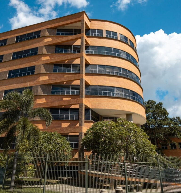 UJAP celebra su 28 aniversario con planes de estudio renovados