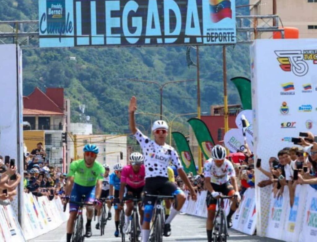 Brandon Rojas logra primer triunfo extranjero y Viloria se mantiene