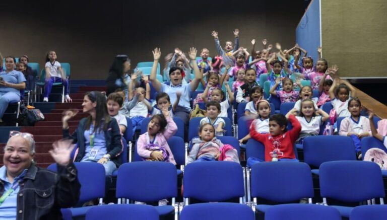CEI Monseñor Luis Eduardo Henríquez disfrutó de Super Mario Bross Galaxy
