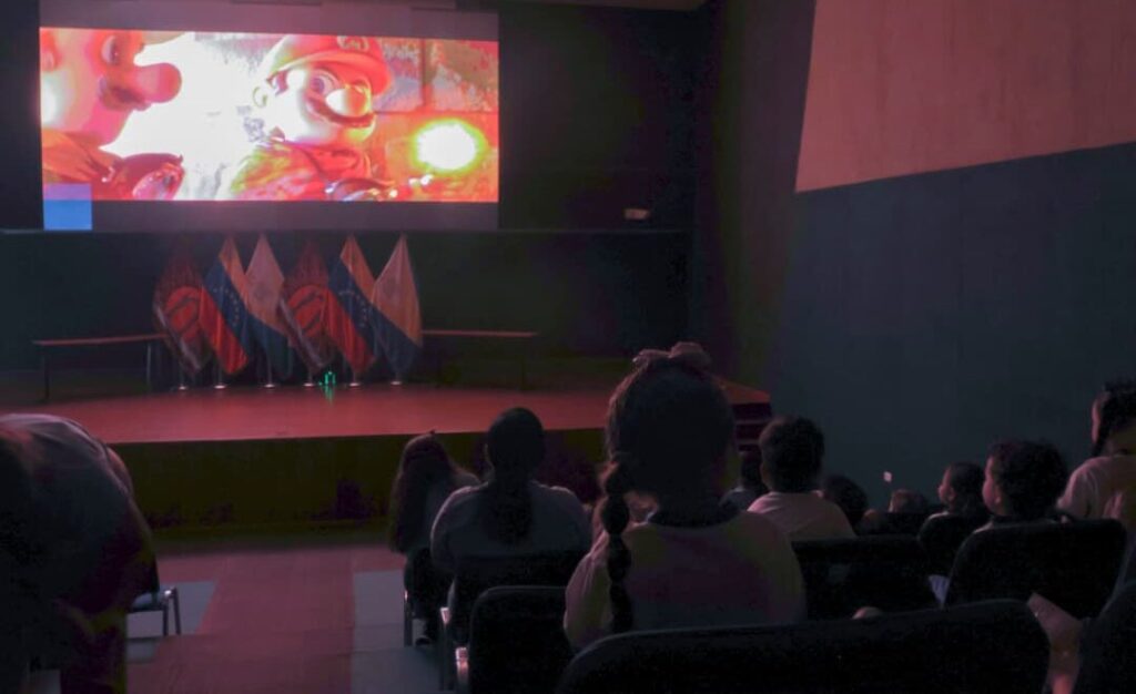 CEI Monseñor Luis Eduardo Henríquez disfrutó de Super Mario Bross Galaxy