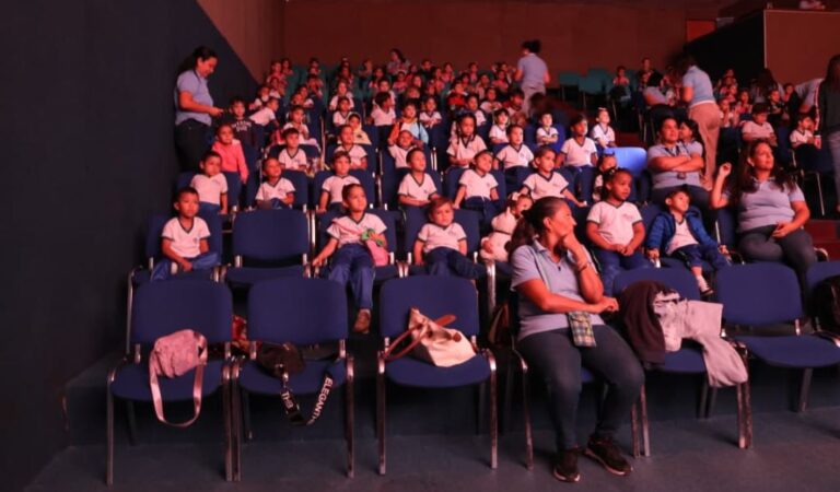 CEI Monseñor Luis Eduardo Henríquez disfrutó de Super Mario Bross Galaxy