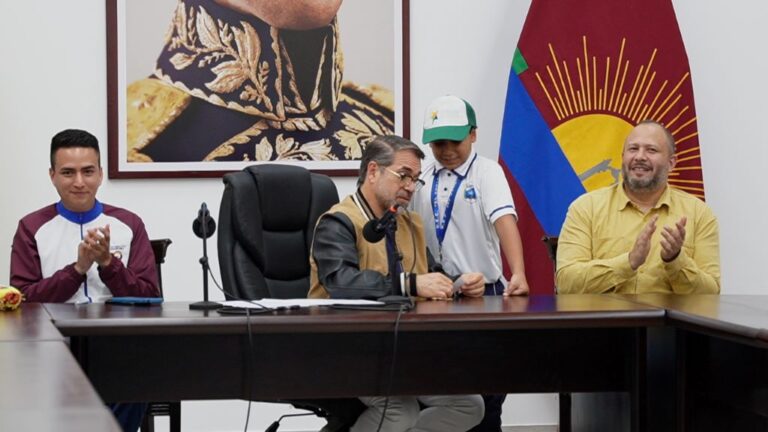 Lacava recibió delegación de Robótica de Carabobo